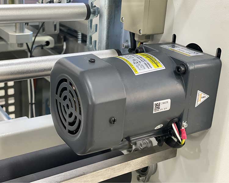 Automatic L-type sealing and shrinking packaging machine